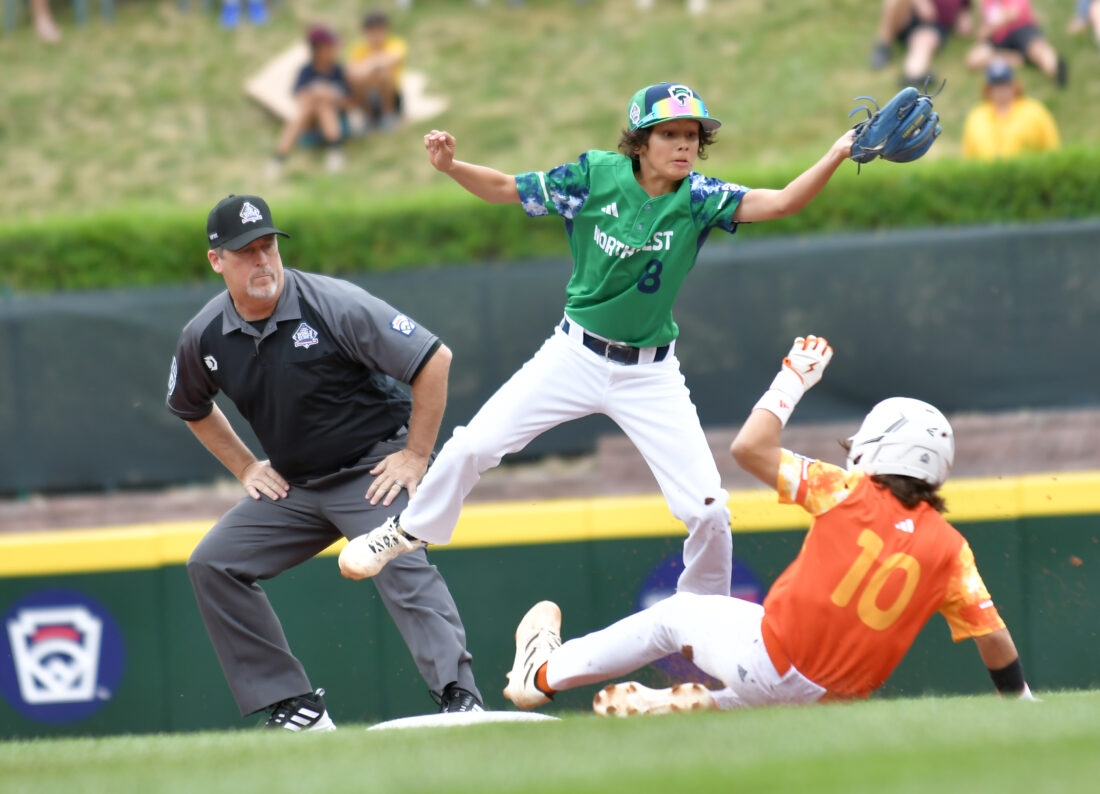 Texas defeats Washington in an absolute thriller of a game at Lamade ...